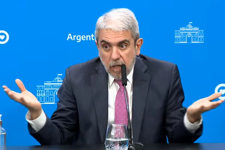 Aníbal Fernández firmó un acuerdo con el FBI para crear un equipo de ...